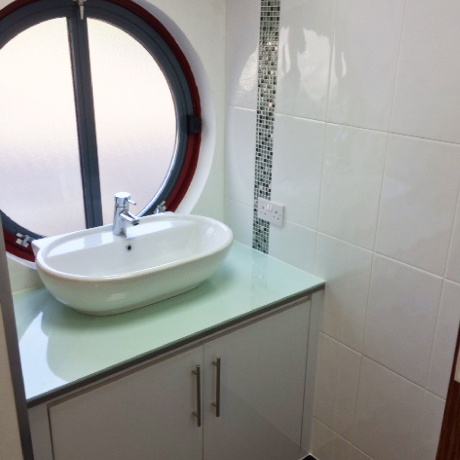 Keystone Bumpy White Ceramic Gloss Wall Tiles for Kitchens & Bathrooms ...